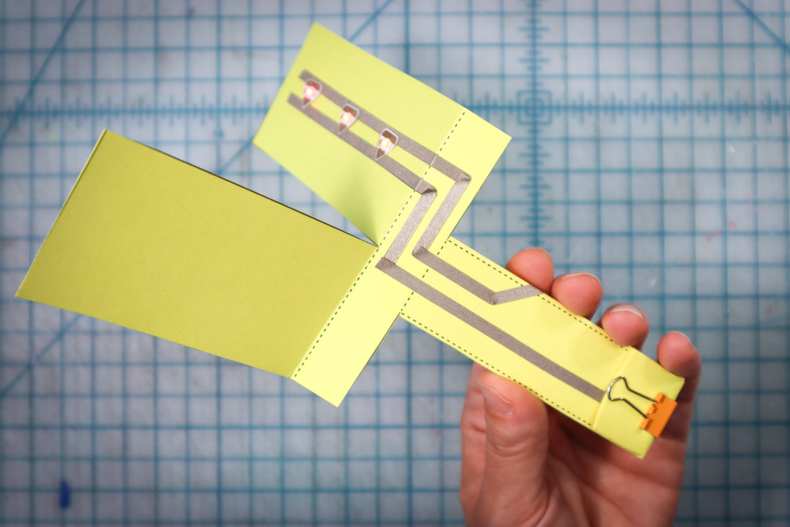 Light-Up Whirlybird / Paper Helicopter | Chibitronics