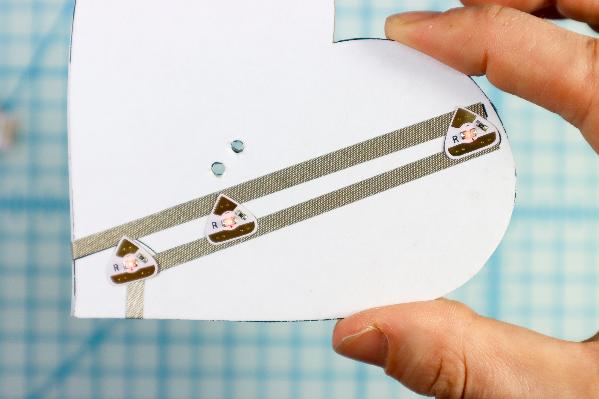 LED Spinner Toy: Heart | Chibitronics